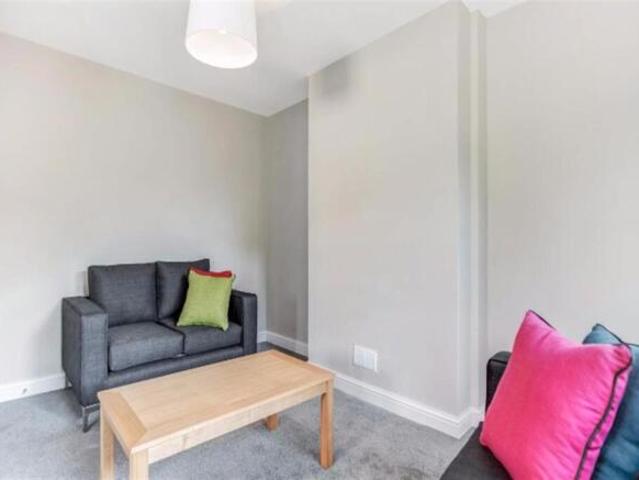 4 bedroom semi detached house for rent in 4 bedroom Semi Detached House in Soundwell Road, Bristol, BS16