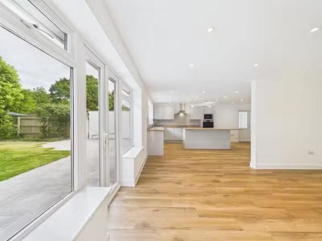 4 bedroom semi detached house for rent in 55 Ebrington Avenue.