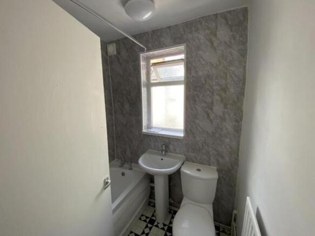 4 bedroom semi detached house for rent in 64 Avondale Road, Wolverhampton, WV6