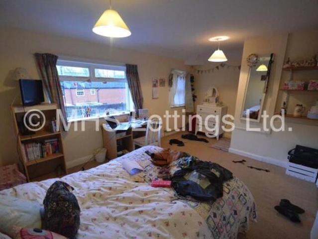 4 bedroom semi detached house for rent in 88 Chapel Lane, Leeds, LS6 3BW, LS6