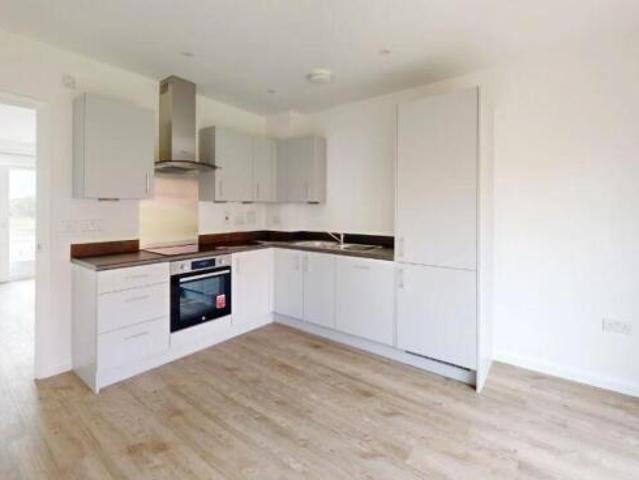 4 bedroom semi detached house for rent in 1 Month Rent Free Union View, Dartford, DA2