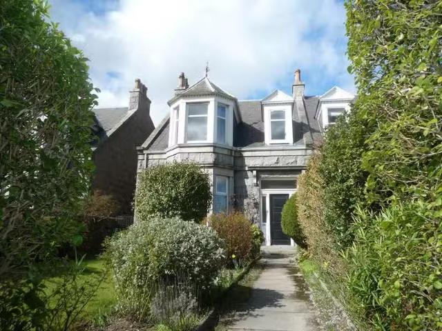 4 bedroom semi detached house for rent in 280 Broomhill Road.