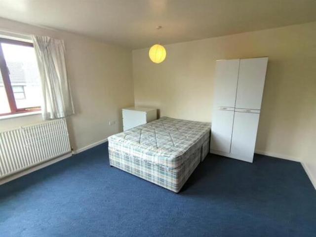4 bedroom semi detached house for rent in 3 Lydgate Court, Crookes, S10