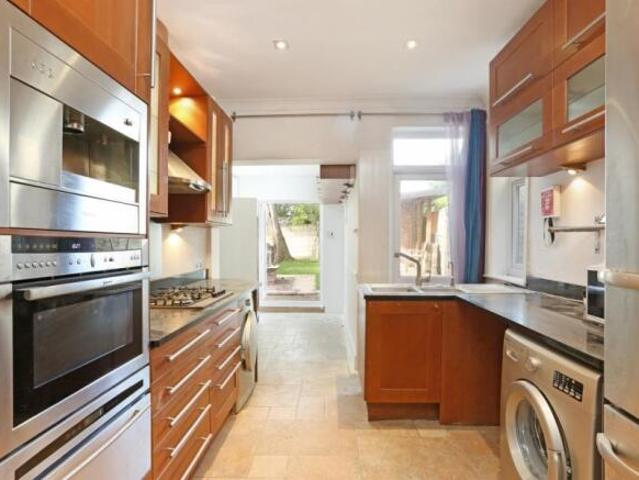 4 bedroom semi detached house for rent in Temple Gardens, Temple Fortune, NW11