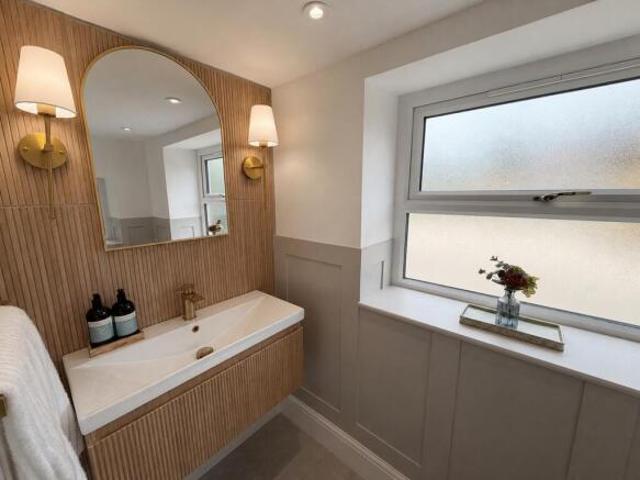 4 bedroom semi detached house for rent in Thorner Lane, Scarcroft, Leeds, West Yorkshire, LS14