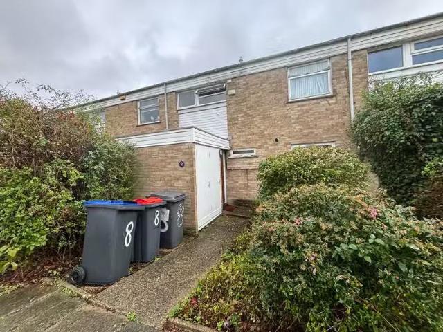 4 bedroom semi detached house for rent in The Close, Downs Roa.