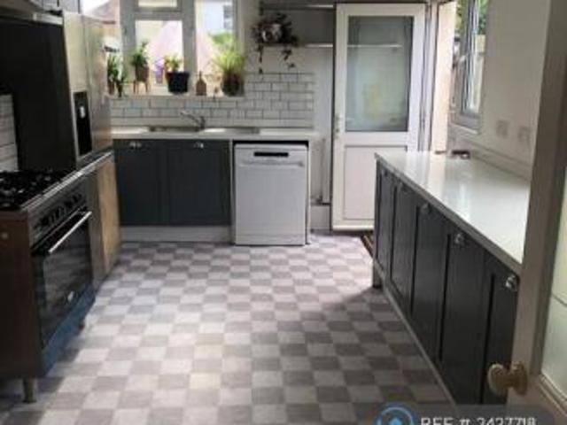 4 bedroom semi detached house for rent in The Crescent, Sutton, SM1