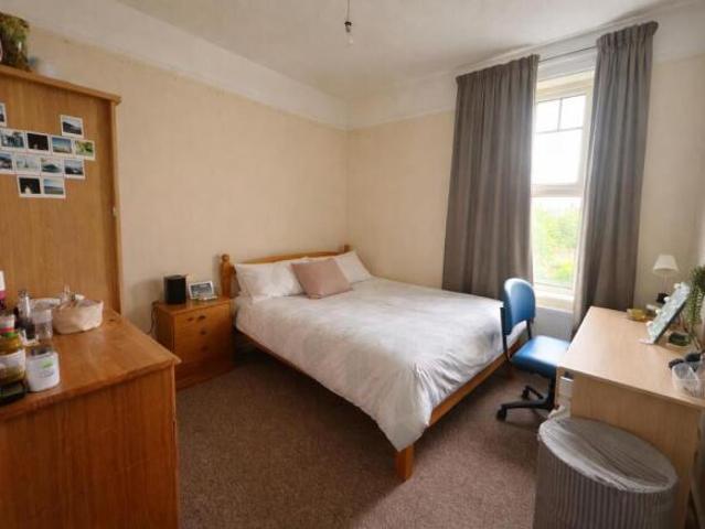 4 bedroom semi detached house for rent in The Greenway, Uxbridge, UB8