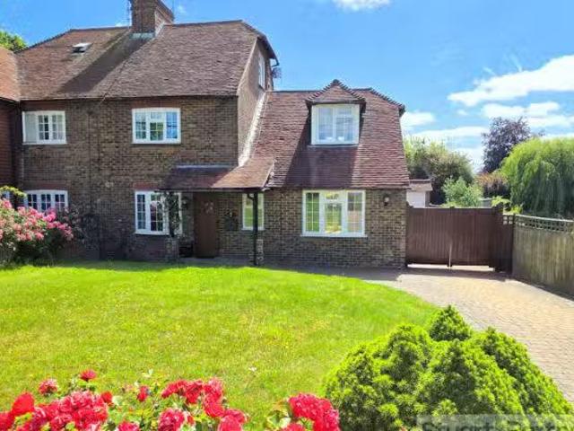 4 bedroom semi detached house for rent in The Dymocks, Ditchli.