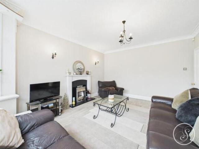 4 bedroom semi detached house for rent in The Fairway, Leeds, LS17