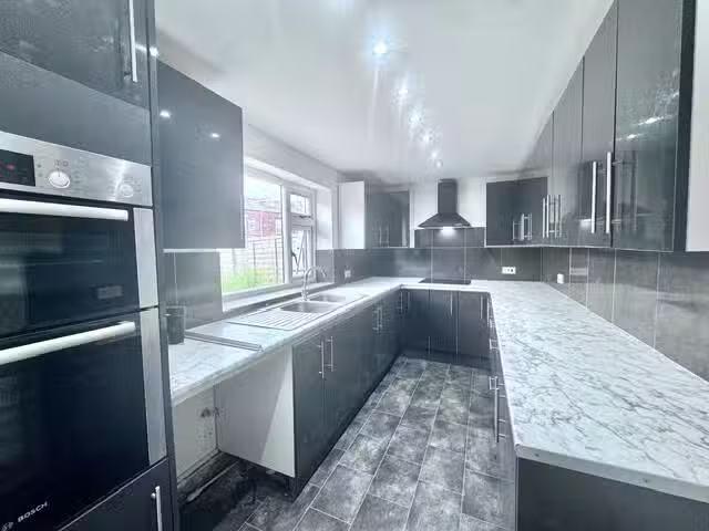 4 bedroom semi detached house for rent in The Sheddings, Great.
