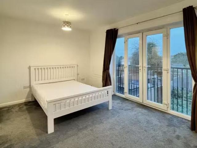 4 bedroom semi detached house for rent in The Sidings, BS34, [.