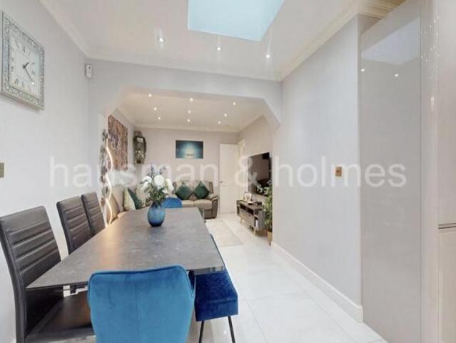 4 bedroom semi detached house for rent in The Vale, Golders Green, NW11
