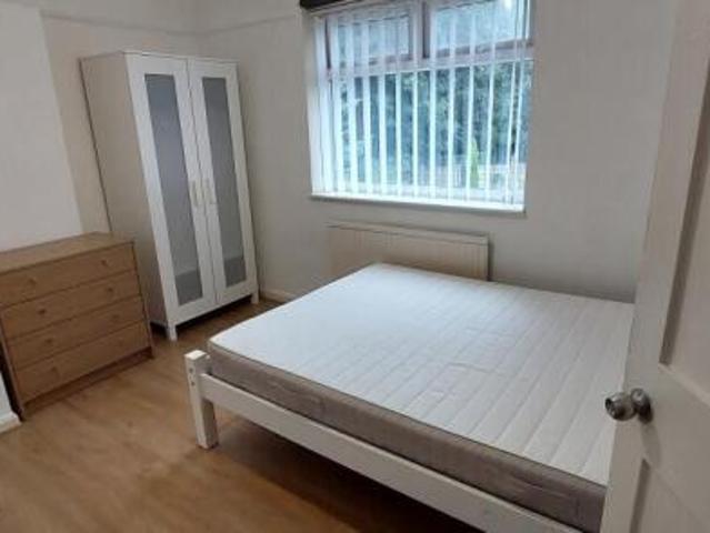 4 bedroom semi detached house for rent in Thelwall Avenue, Fallowfield, M14