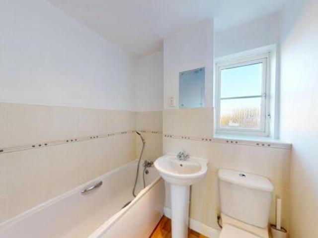 4 bedroom semi detached house for rent in Thistledown, Walmer, Deal, CT14