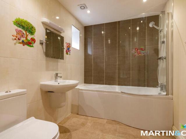 4 bedroom semi detached house for rent in Tredington Close, Selly Oak, B29