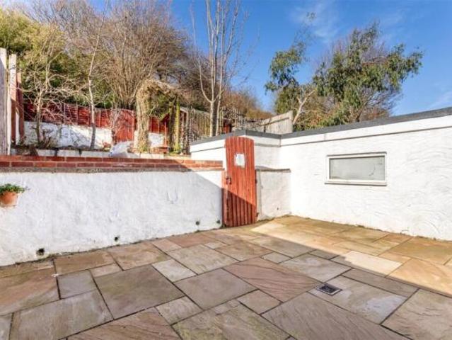 4 bedroom semi detached house for rent in Upper Bevendean Avenue, Brighton, BN2