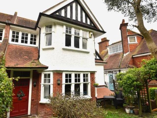 4 bedroom semi detached house for rent in Upper Dukes Drive, Eastbourne, East Sussex, BN20