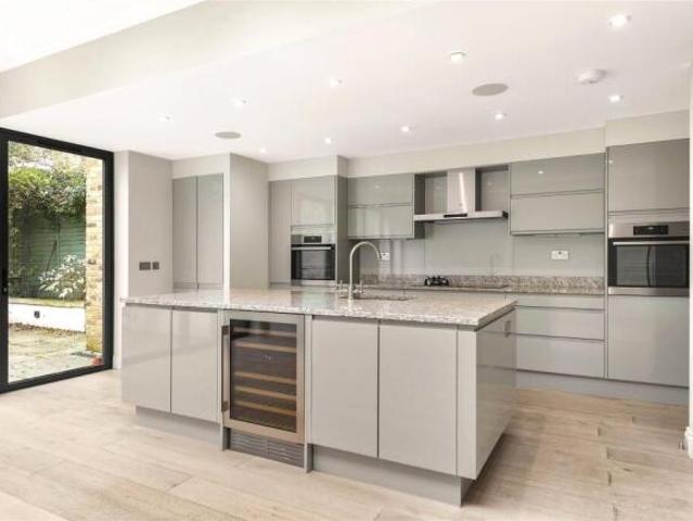 4 bedroom semi detached house for rent in Ursula Street, Battersea, London, SW11
