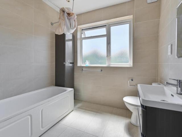 4 bedroom semi detached house for rent in Valleyfield Road, London, SW16