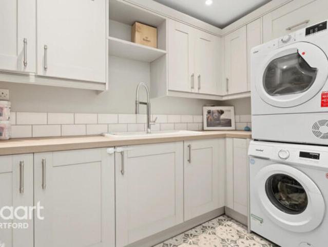 4 bedroom semi detached house for rent in Veryan Close, ORPINGTON, BR5