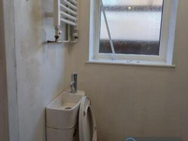 4 bedroom semi detached house for rent in Victoria Drive, Eastbourne, BN20