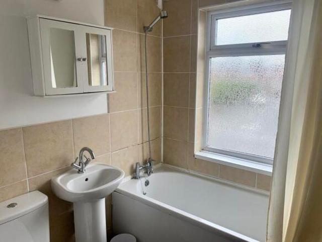 4 bedroom semi detached house for rent in Victoria Road, Fallowfield, M14