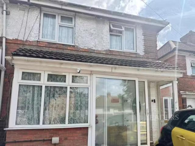 4 bedroom semi detached house for rent in Wardend Road, B8 2QU.