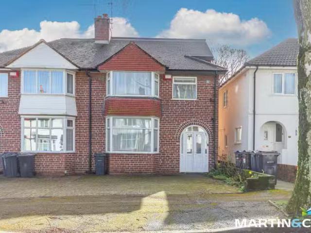 4 bedroom semi detached house for rent in Wentworth Park Avenu.