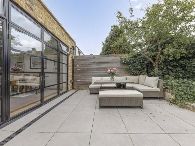 4 bedroom semi detached house for rent in Weir Road, Balham, SW12