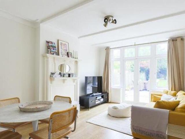 4 Bedroom Semi detached House For Rent In West Finchley, London