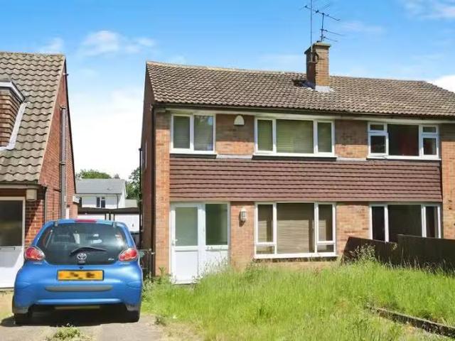 4 bedroom semi detached house for rent in Westgate Close, Cant.