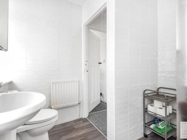 4 bedroom semi detached house for rent in Weston Road, Guildford, GU2