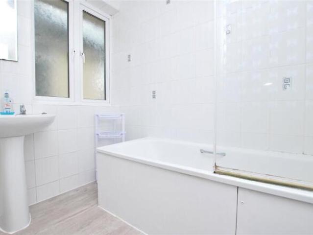 4 bedroom semi detached house for rent in Weston Road, Guildford, Surrey, GU2