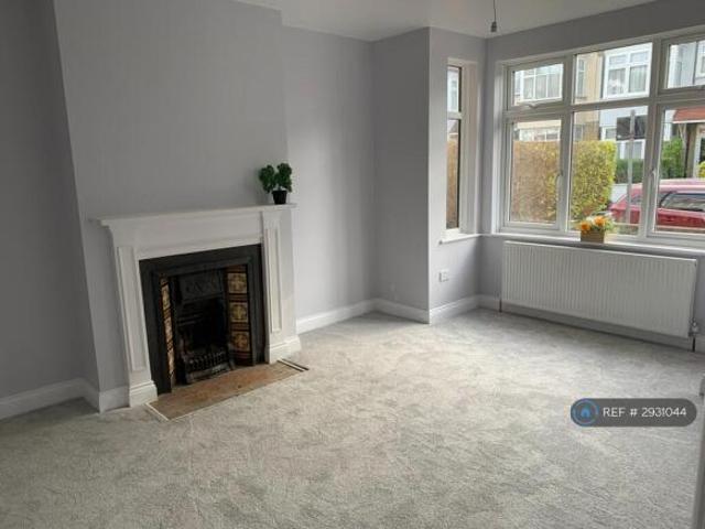 4 bedroom semi detached house for rent in Weymouth Avenue, London, W5