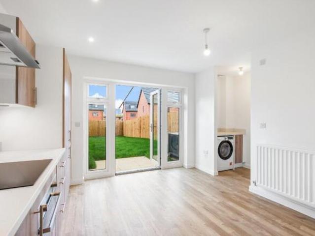 4 bedroom semi detached house for rent in Whitehouse Park, Milton Keynes, Buckinghamshire, MK8