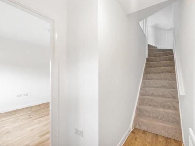 4 bedroom semi detached house for rent in Whitehouse Park, Milton Keynes, Buckinghamshire, MK8