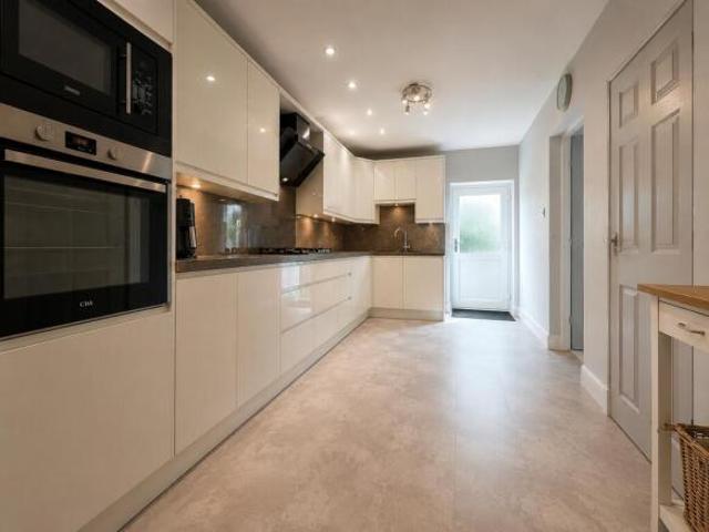 4 bedroom semi detached house for rent in Wintersdale Road, Leicester, LE5