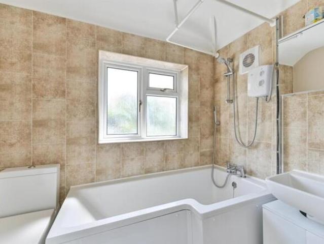 4 bedroom semi detached house for rent in Windermere Road, Reading, RG2