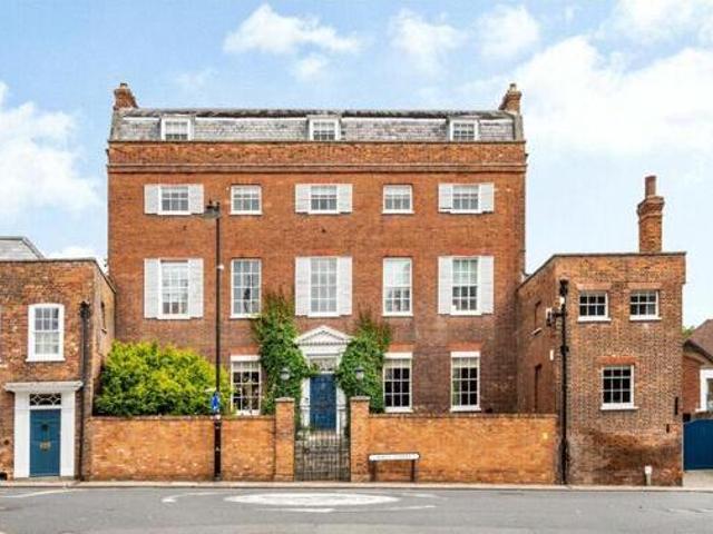 4 Bedroom Semi detached House For Rent In Windsor, Berkshire
