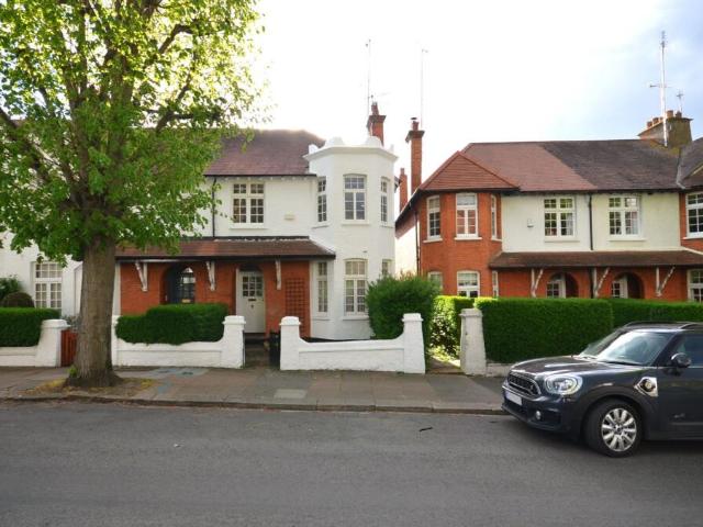 4 bedroom semi detached house for rent in Winscombe Crescent, Ealing W5 1AZ, W5