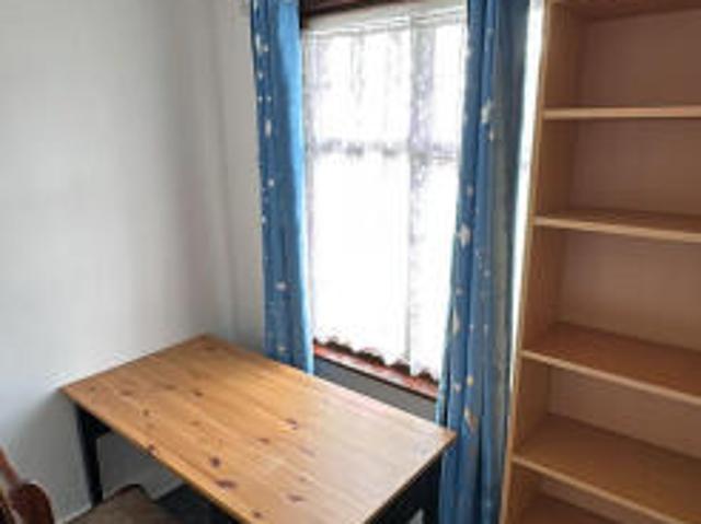 4 bedroom semi detached house for rent in Winser Drive, Reading, RG30