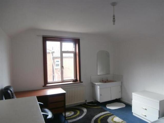4 bedroom semi detached house for rent in Wilton Avenue, Southampton, SO15