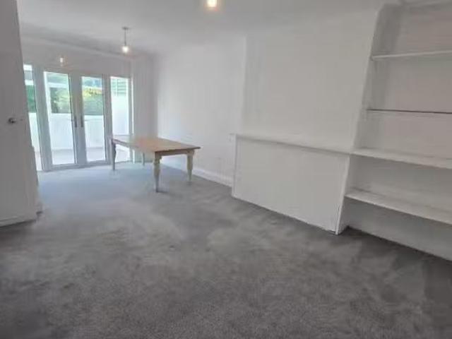 4 bedroom semi detached house for rent in Wish Road, Hove, BN3
