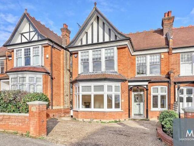 4 Bedroom Semi detached House For Rent In Woodford Green, Greater London