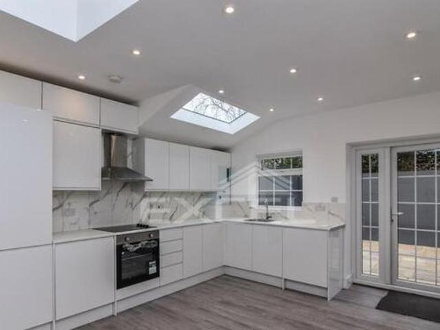 4 Bedroom Semi detached House For Rent In Woodside Park