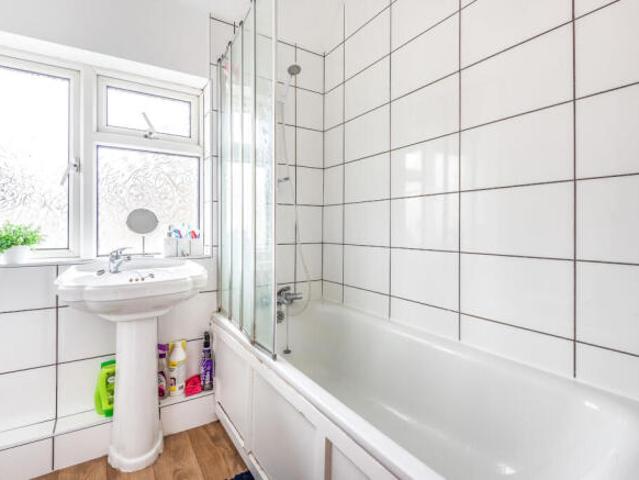 4 bedroom semi detached house for rent in Worplesdon Road, Guildford, GU2