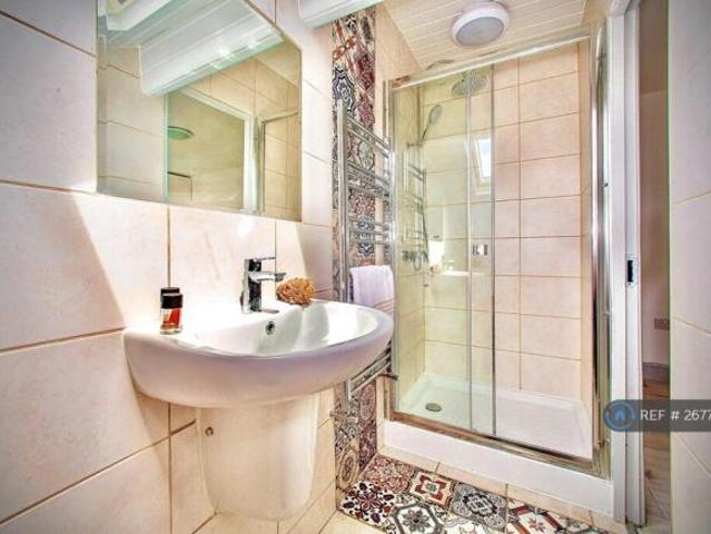 4 bedroom semi detached house for rent in Wragby Road, Lincoln, LN2