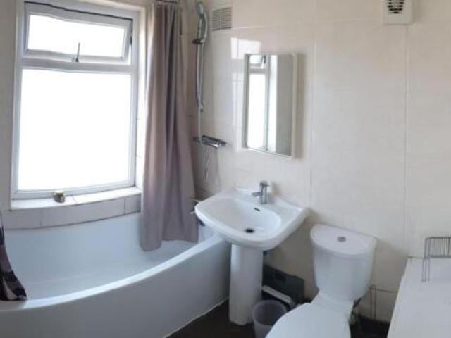 4 bedroom semi detached house for rent in Yew Tree Road, Manchester, M14