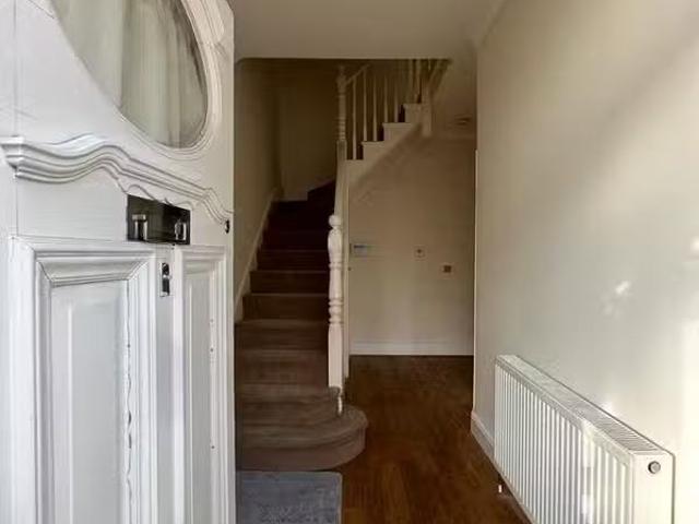 4 bedroom semi detached house for rent in Abbotsford Road Ilfo.
